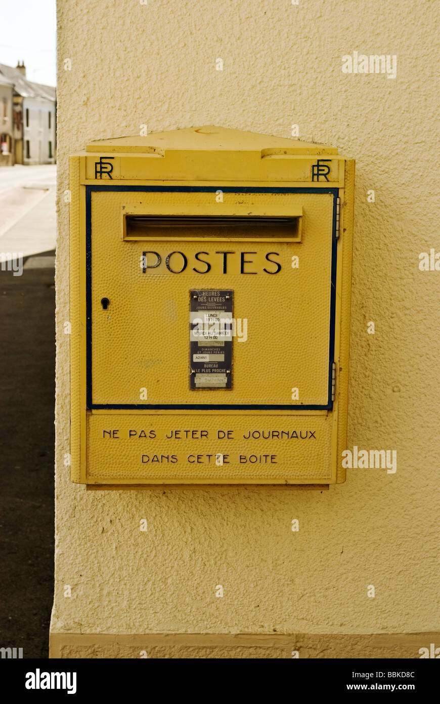 French post box hi-res stock photography and images - Alamy