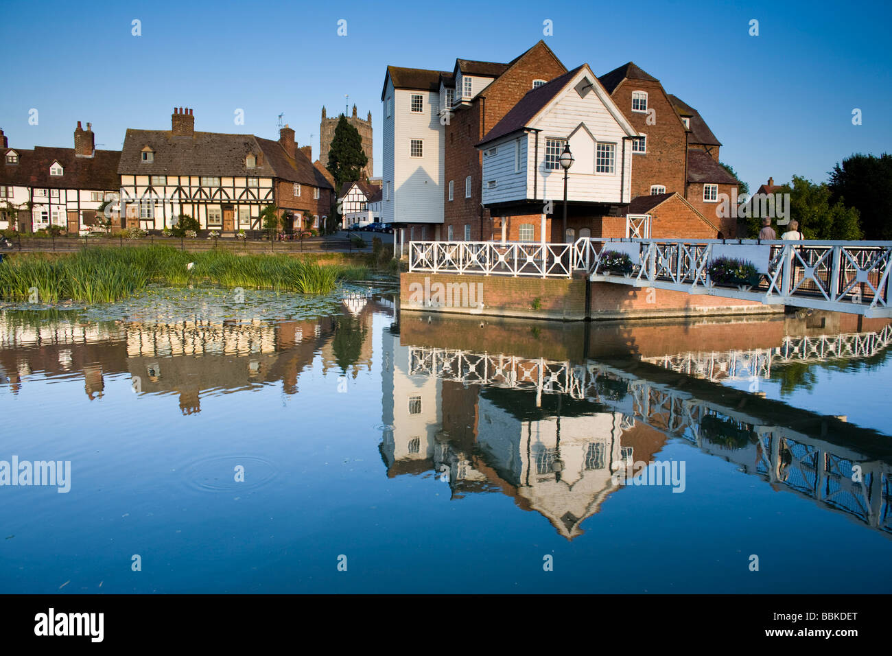 Severn river cottage bank hi-res stock photography and images - Alamy