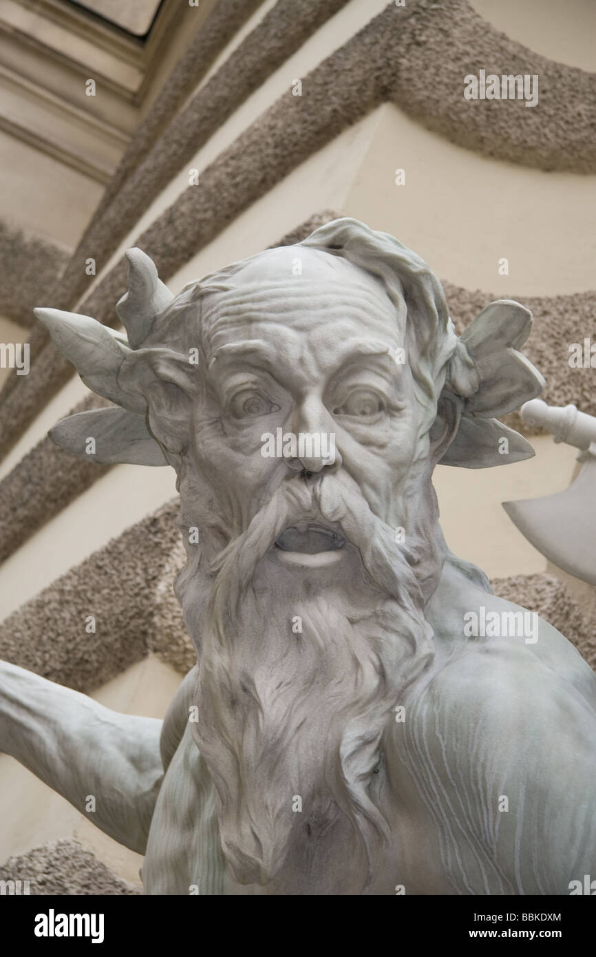 Classical statues hi-res stock photography and images - Alamy