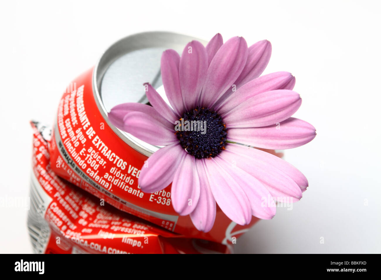 Smashed can hi-res stock photography and images - Alamy