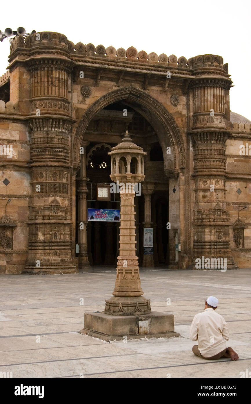 Muslim man prays in courtyard of Jami Masjid (Great Mosque), Ahmedabad ...