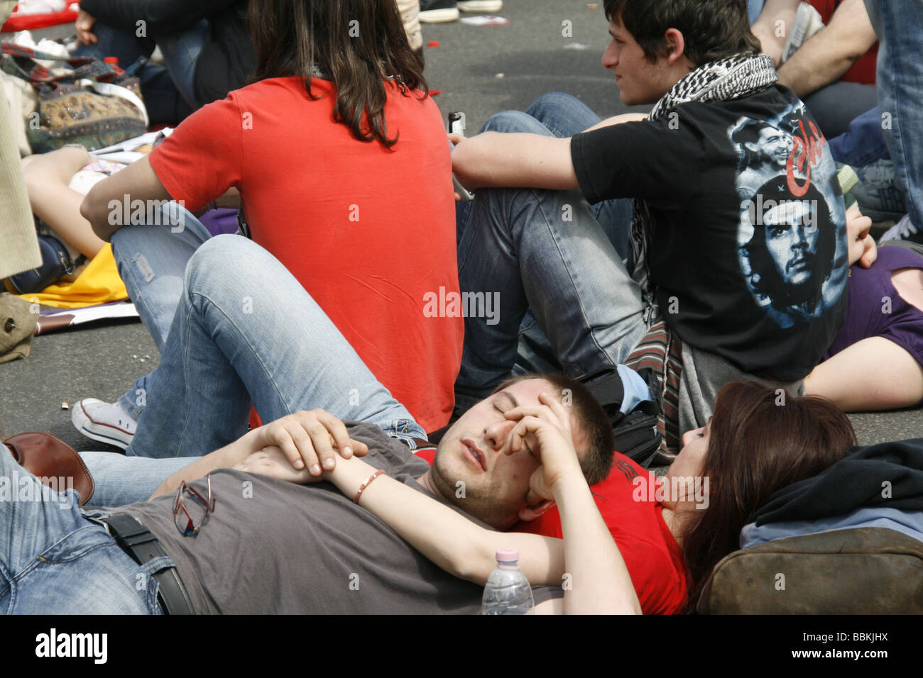 Sad couple hug park hi-res stock photography and images - Alamy