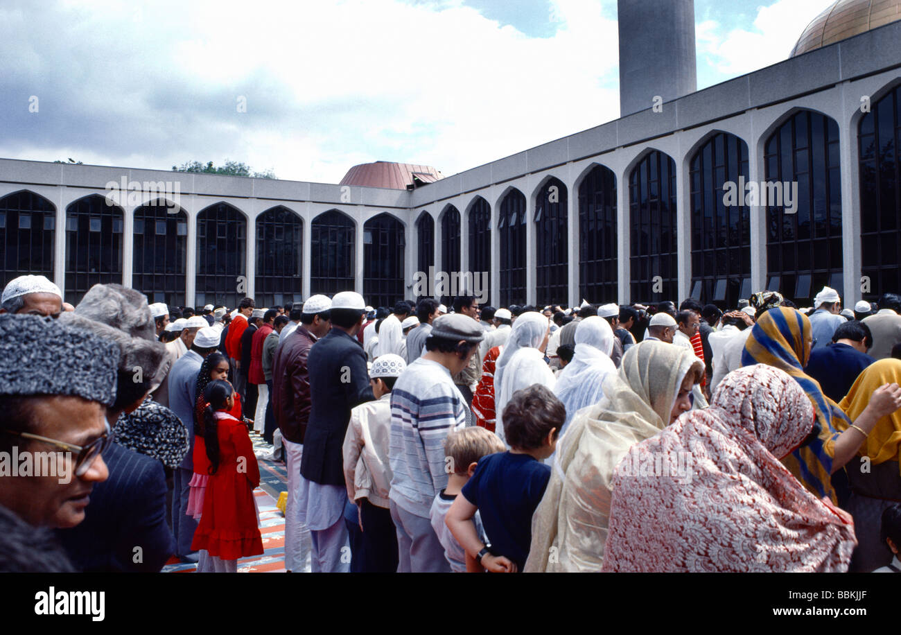 London muslims hi-res stock photography and images - Alamy