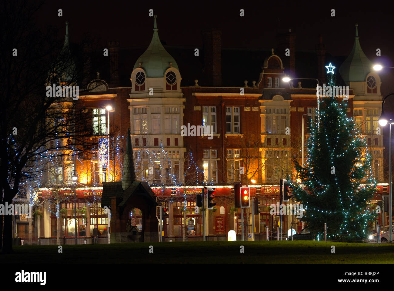 CHRISTMAS DECORATIONS AND THE GEORGE PUBLIC HOUSE IN WANSTEAD VILLAGE ...