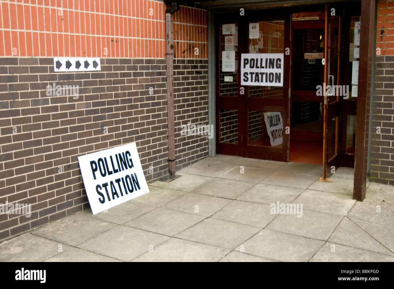 Politics alternative polling station hi-res stock photography and ...