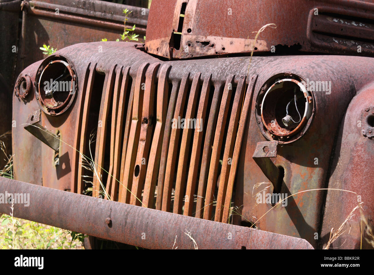 Grill of old rusted automobile Southern USA Stock Photo - Alamy