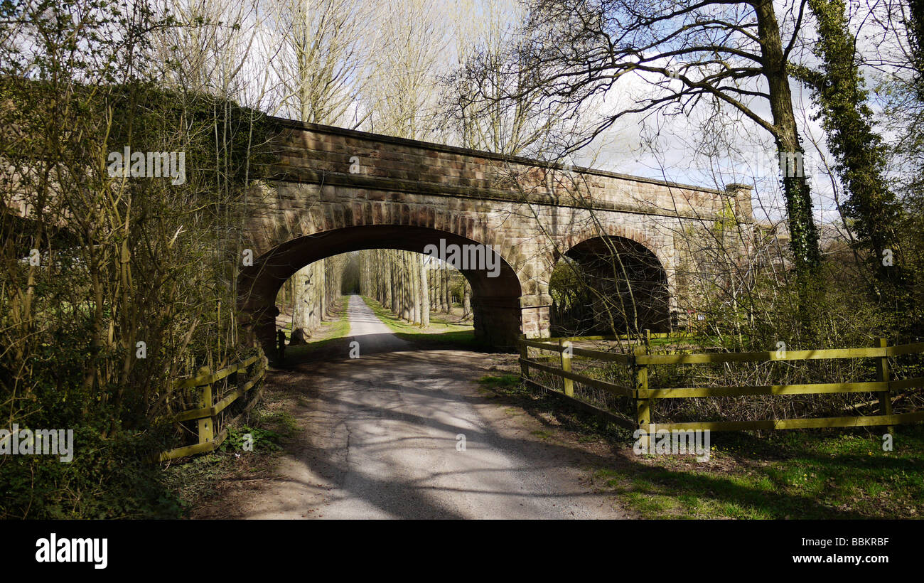 Footpath over railway hi-res stock photography and images - Alamy