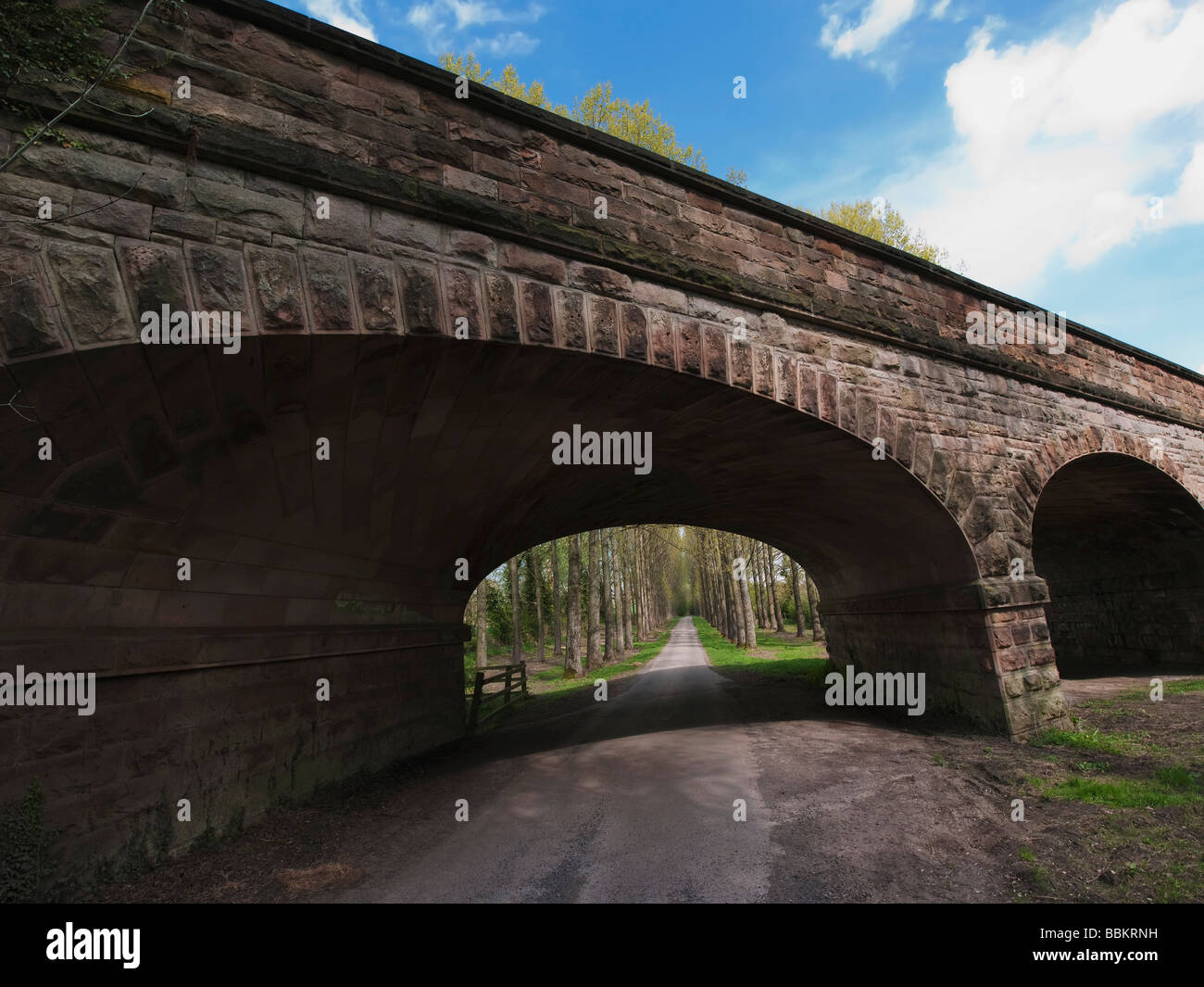 Footpath over railway hi-res stock photography and images - Alamy