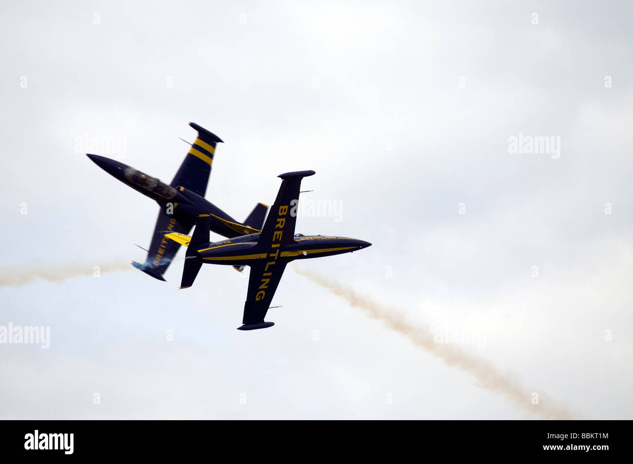 Passing jet hi-res stock photography and images - Alamy