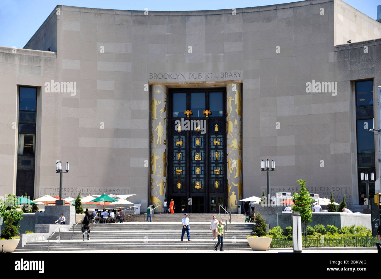 New york public library steps reading hi-res stock photography and ...