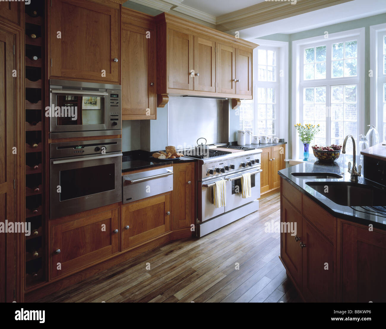 modern London kitchen with a range cooker Stock Photo - Alamy