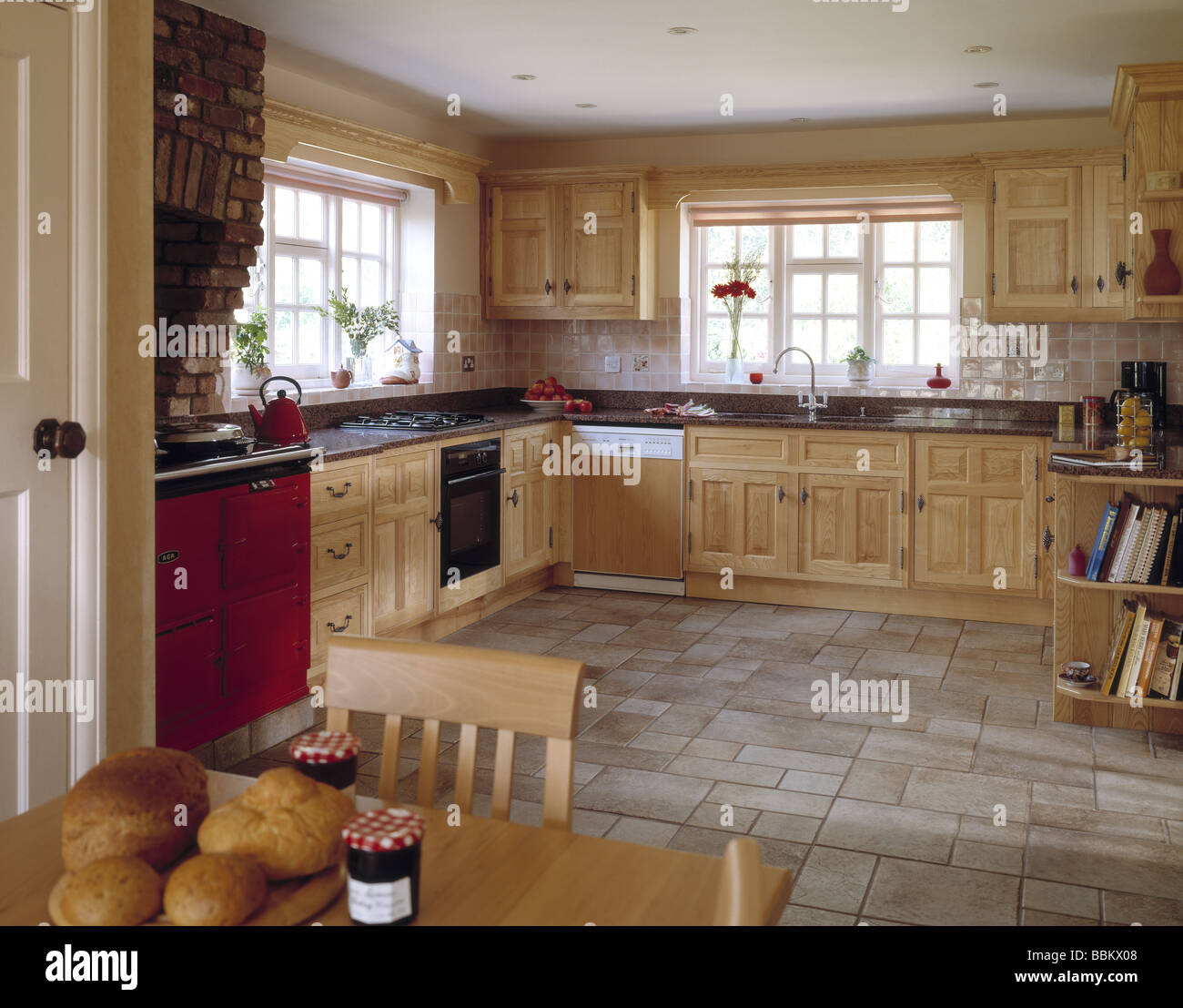 traditional English kitchen Stock Photo - Alamy