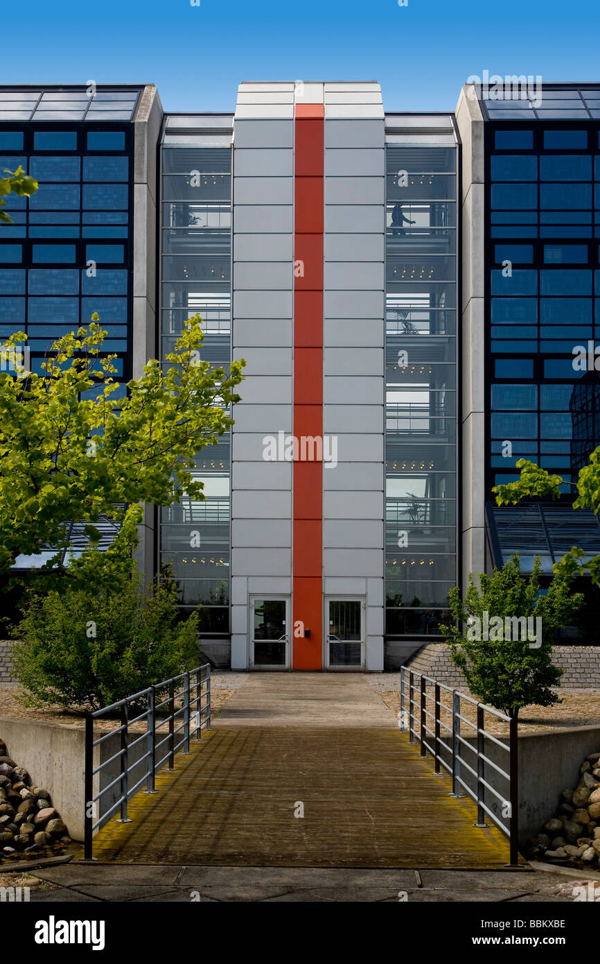 Modern office block Stock Photo - Alamy