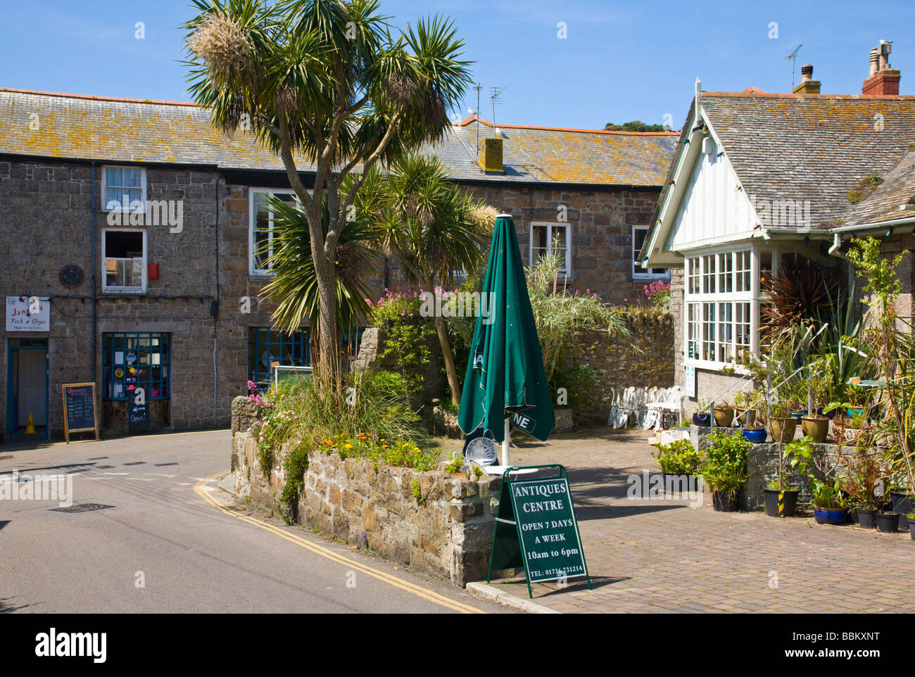 Street Scene Mousehole Cornwall England UK Stock Photo - Alamy