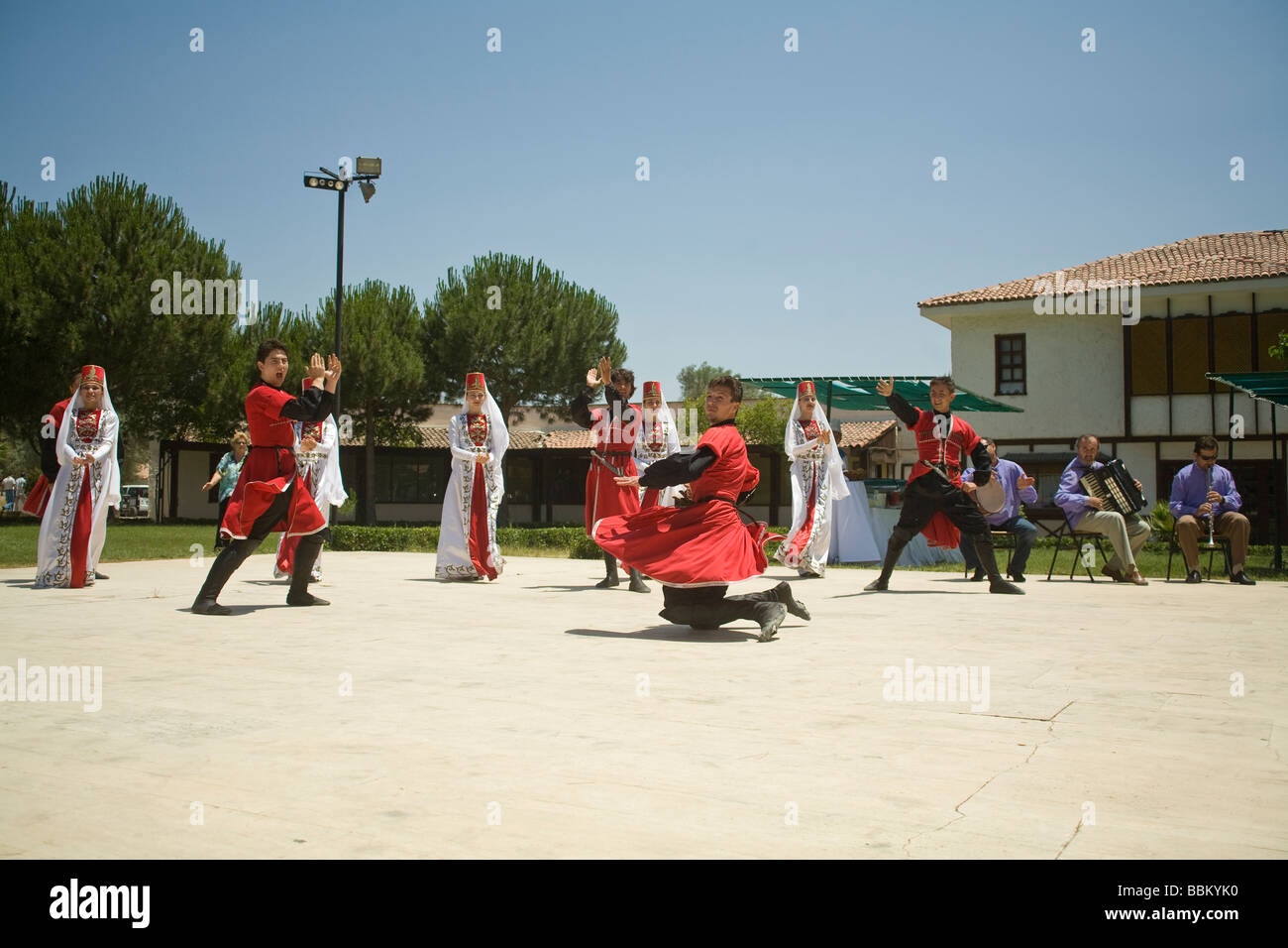 Turkish men & women wear traditional clothes perform eastern Anatolian ...