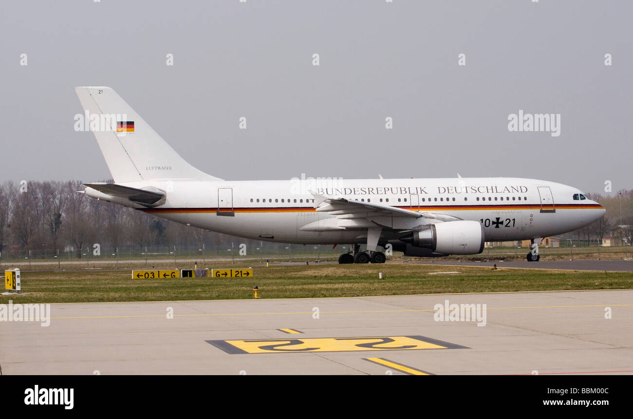 60 years nato government aircraft hi-res stock photography and images ...