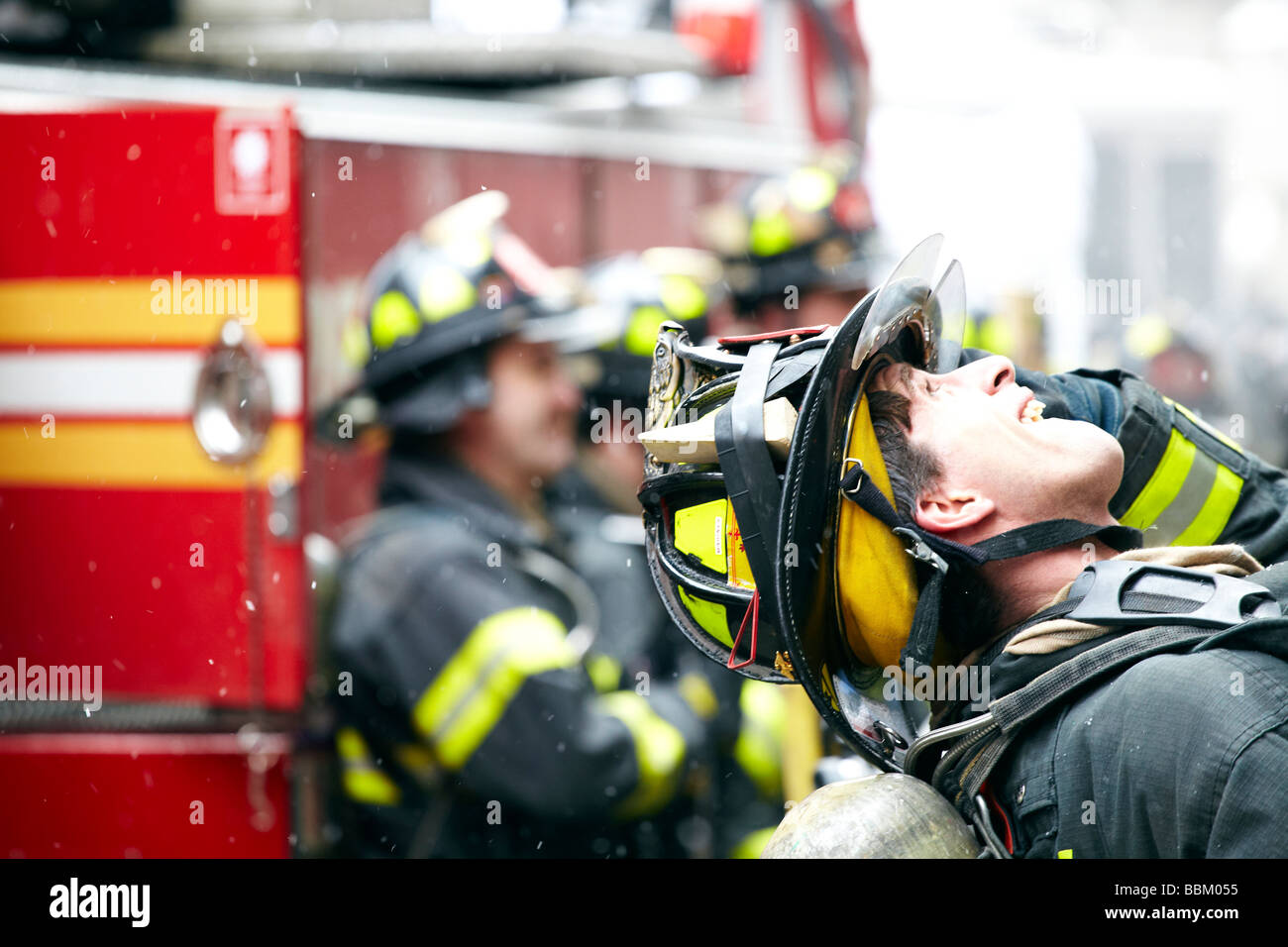 Fireman working new york hi-res stock photography and images - Alamy