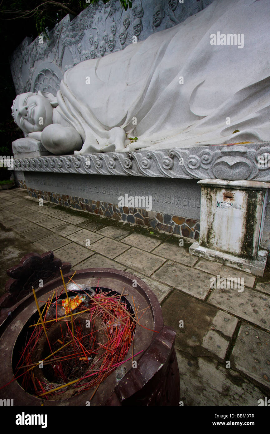The reclining buddha at long son pagoda Stock Photo - Alamy