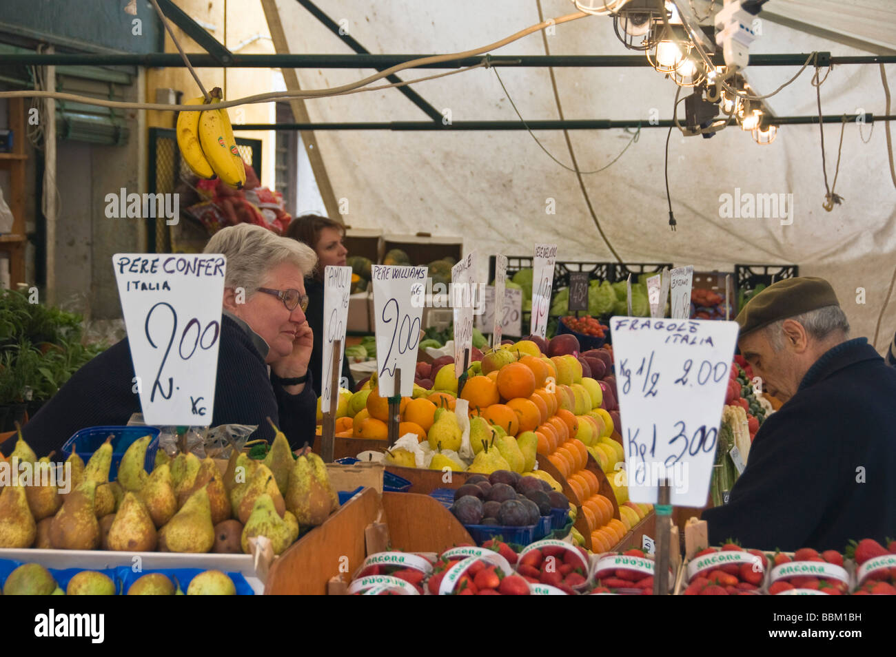 Italian grocers hi-res stock photography and images - Alamy