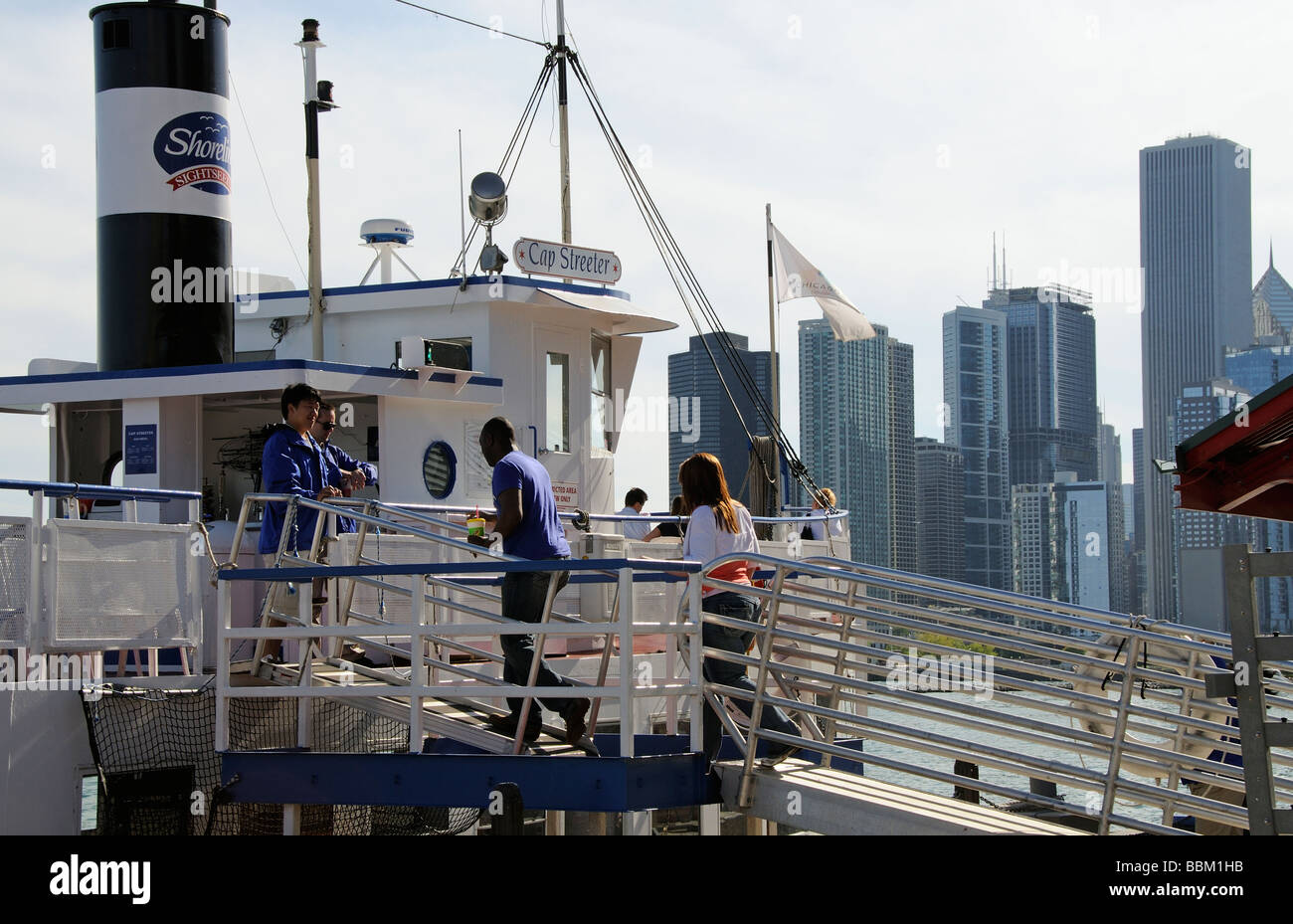 Passengers boarding the Shoreline sightseeing tourboat Cap Streeter on ...
