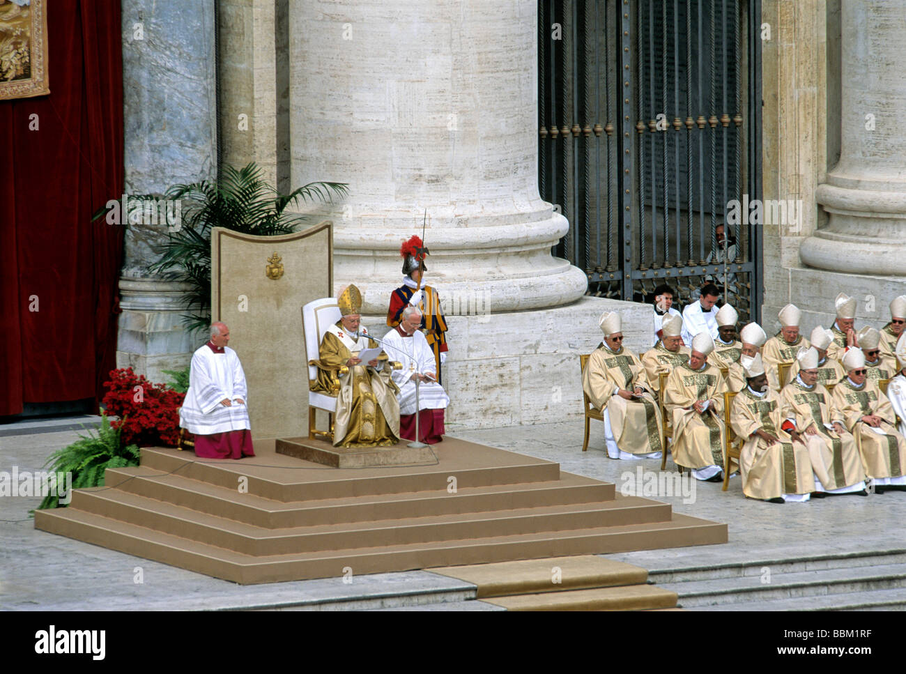 Inauguration of Pope Benedict XVI, Ratzinger, St Peters Basilica ...