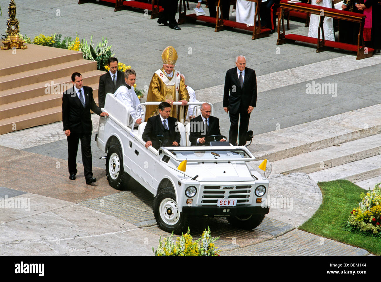 Popemobile, inauguration of Pope Benedict XVI, Ratzinger, Piazza San ...
