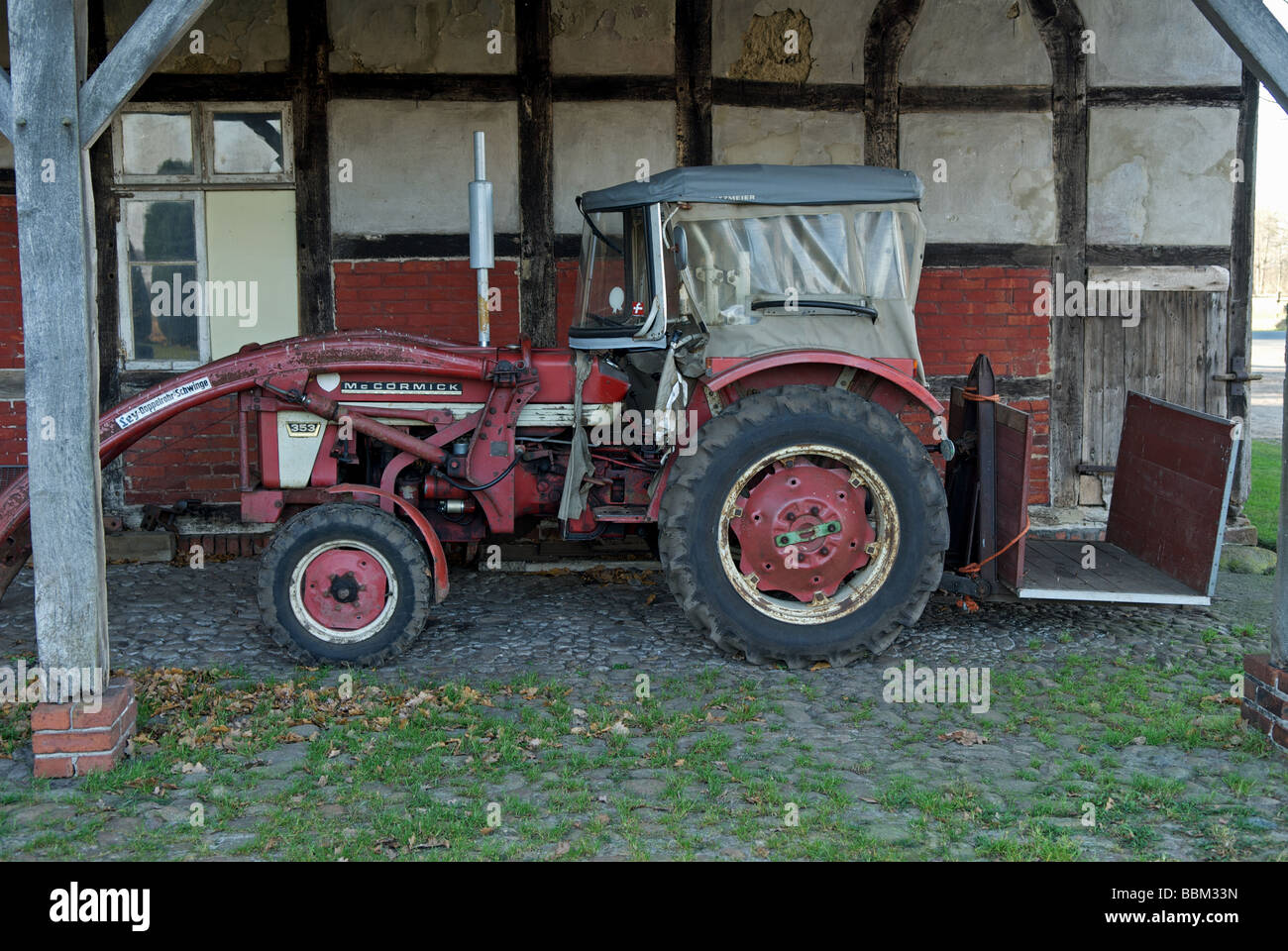 Tractor parked in barn hi-res stock photography and images - Alamy