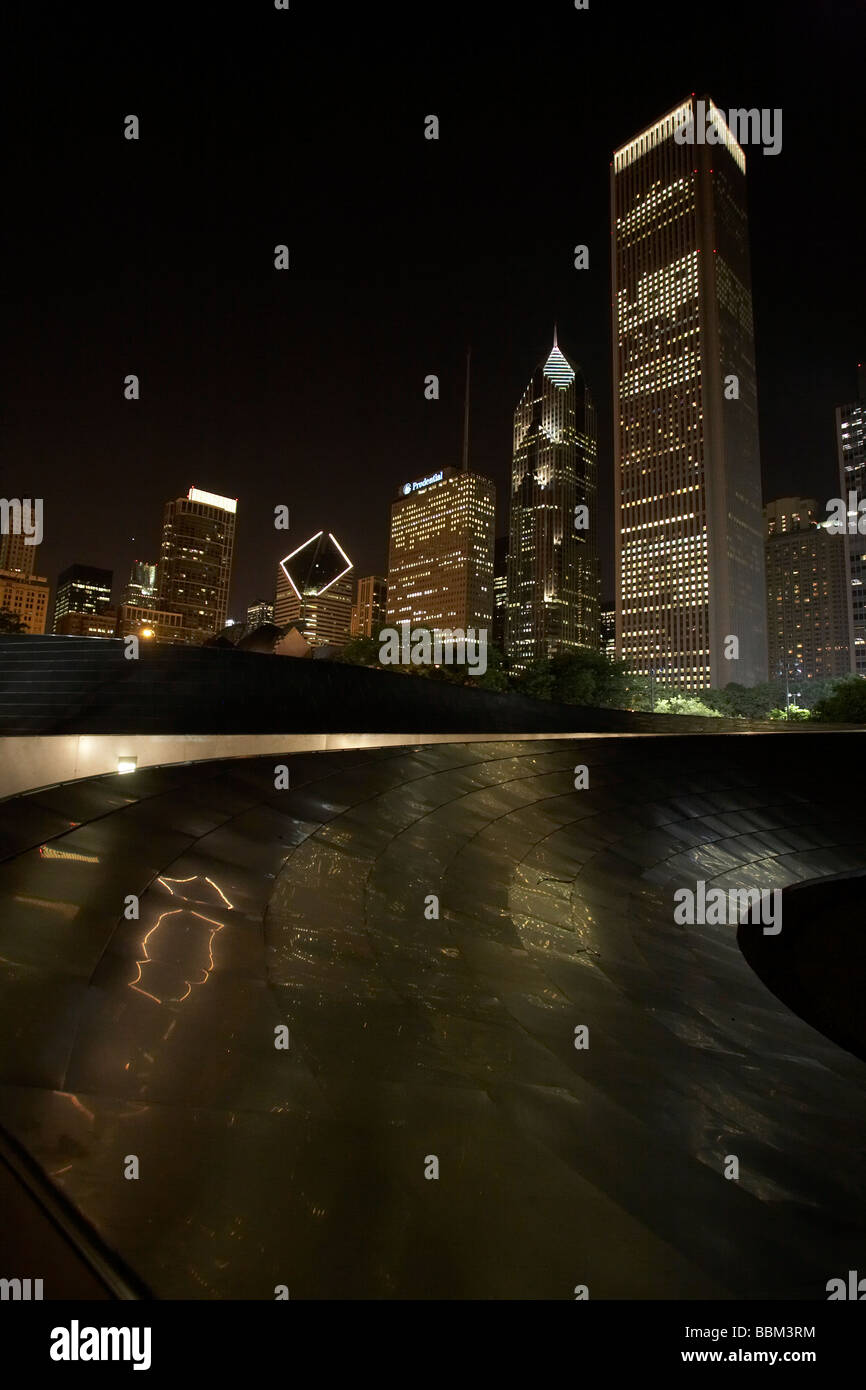 Chicago night time hi-res stock photography and images - Alamy