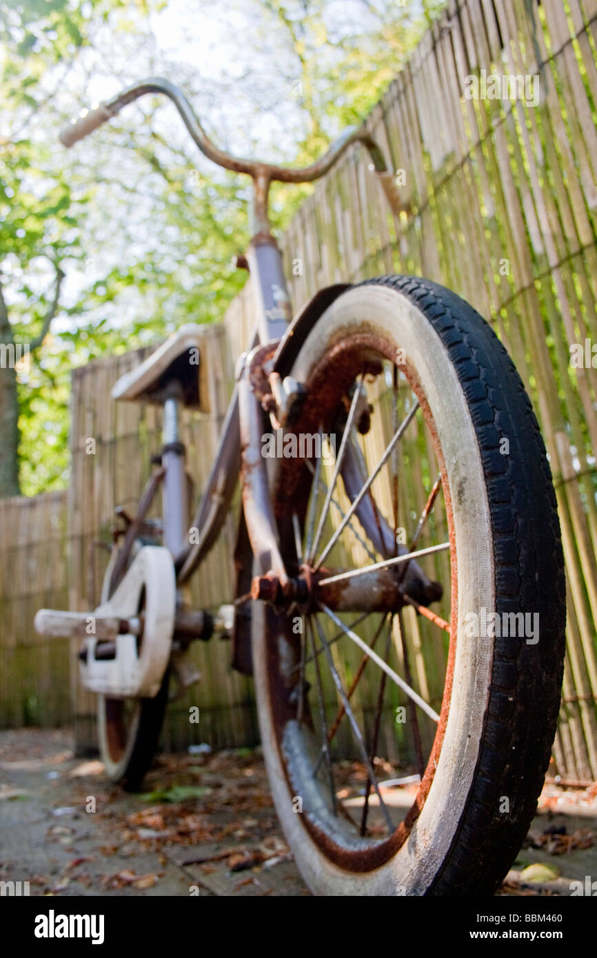 A rusty old bike Stock Photo - Alamy