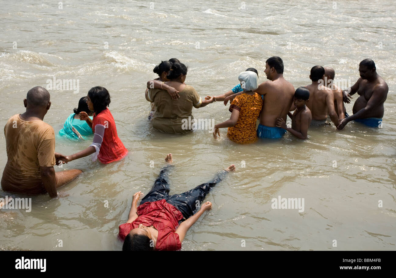 Indian people bathing in the Ganges river. Rishikesh. Uttarakhand ...