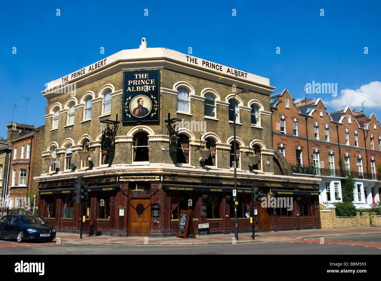 Old british pub albert hi-res stock photography and images - Alamy