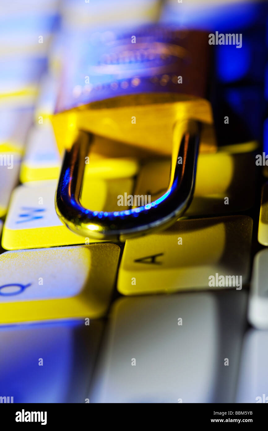 PADLOCK OVER A COMPUTER KEYBOARD Stock Photo - Alamy