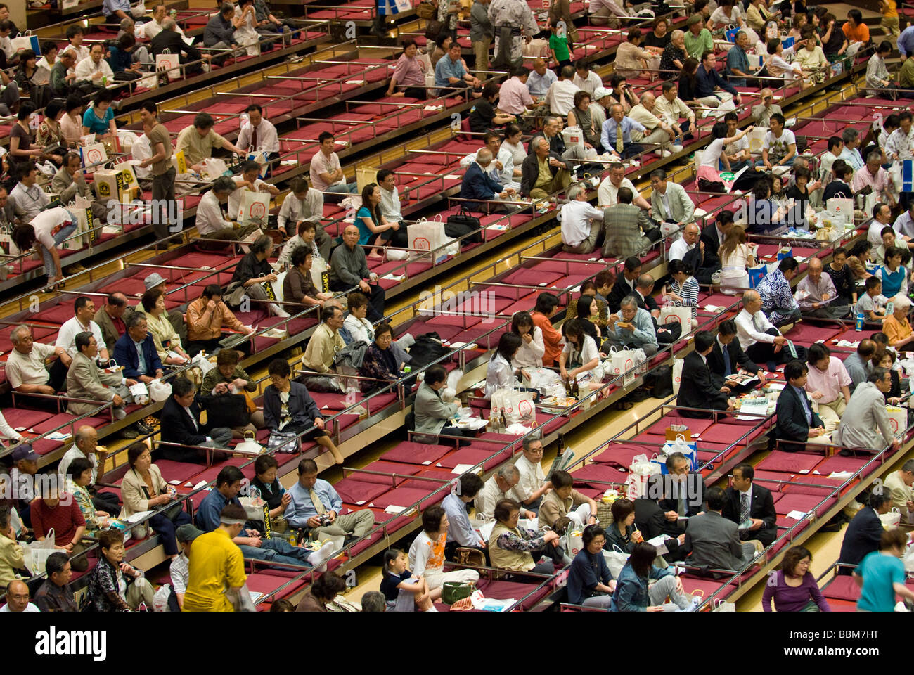 Sumo wrestling in Tokyo's Kokugikan Sumo Hall Stock Photo - Alamy