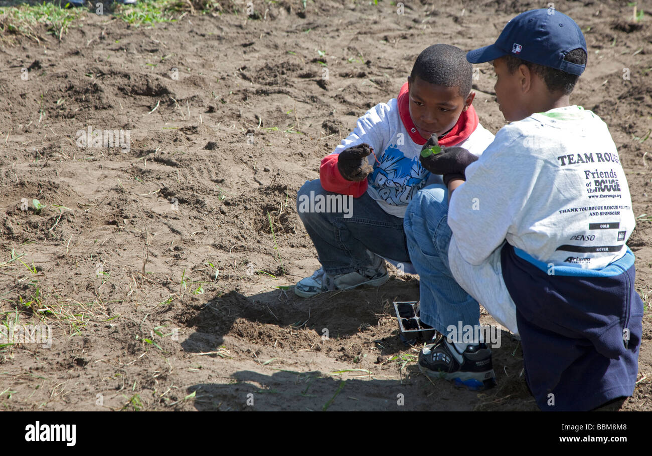 Working on city garden hi-res stock photography and images - Alamy