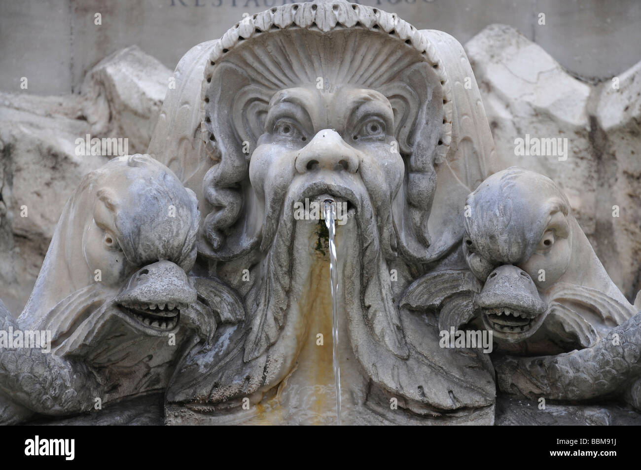 Delfin skulpturen hi-res stock photography and images - Alamy
