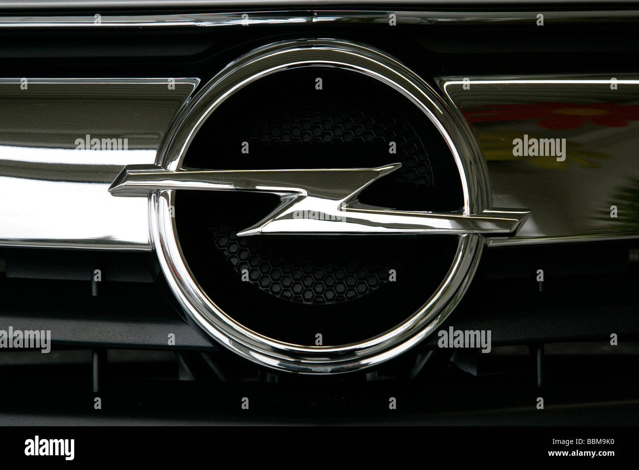 Opel emblem hi-res stock photography and images - Alamy