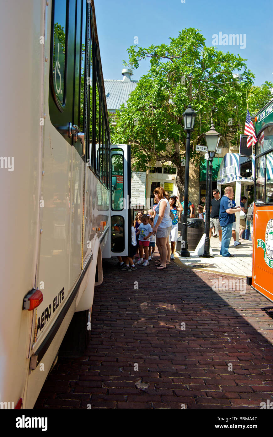 Students field trip bus hi-res stock photography and images - Alamy