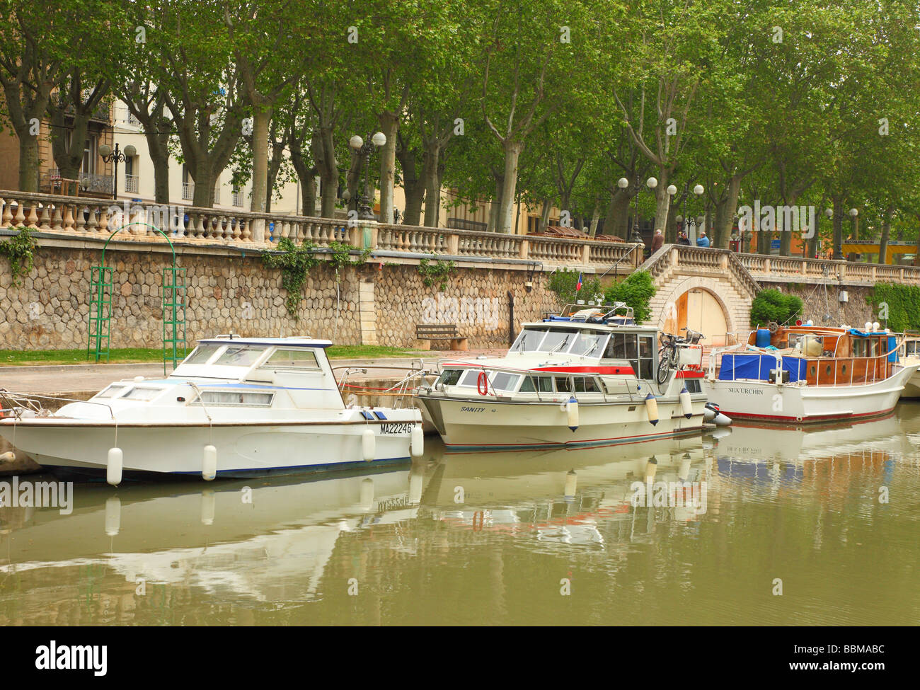 Boats on Canal de la Robin Narbonne Languedoc-Roussillon France Stock ...