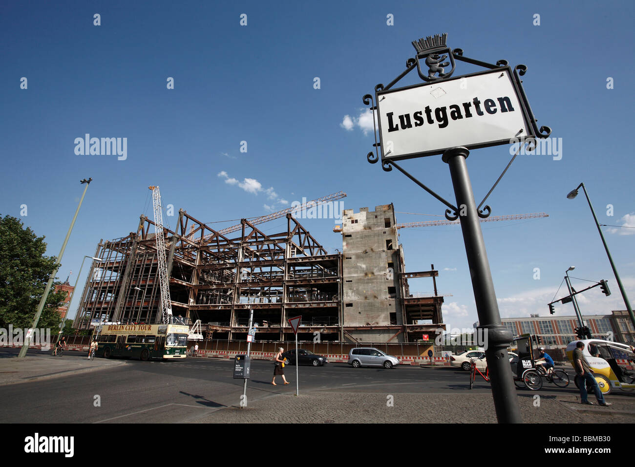 Am lustgarten hi-res stock photography and images - Alamy