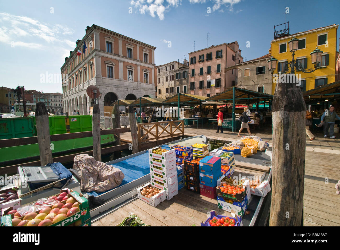 Venice market canal hi-res stock photography and images - Alamy