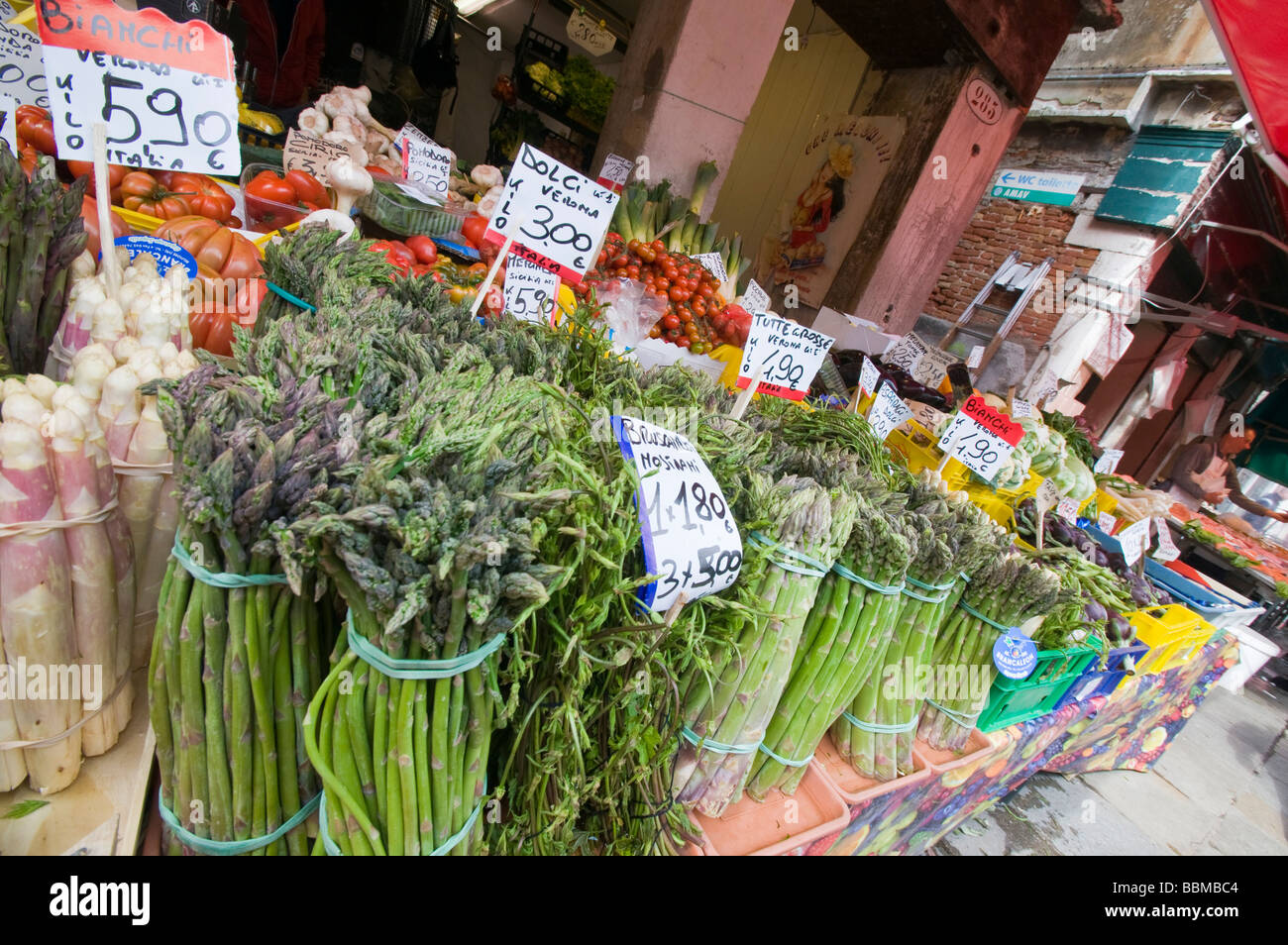 Vegetable stall hi-res stock photography and images - Alamy