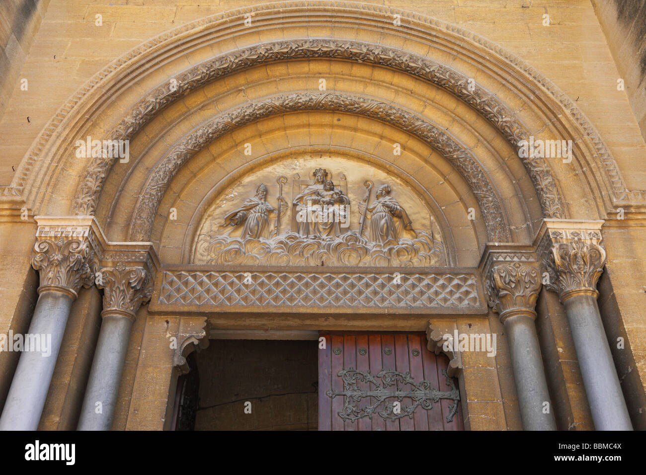 Tympanum romanesque hi-res stock photography and images - Alamy