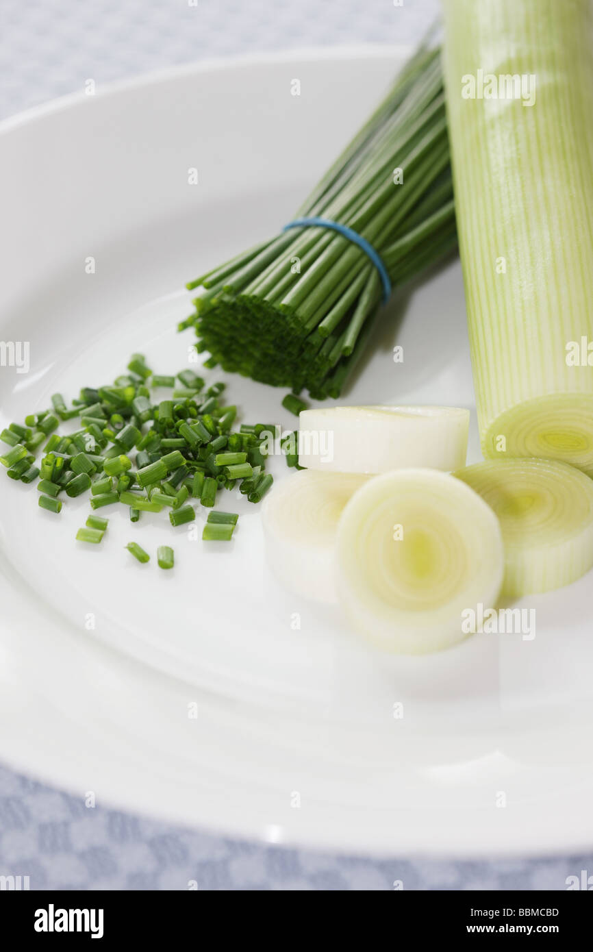 Chopped Chives with Sliced Leek Stock Photo - Alamy