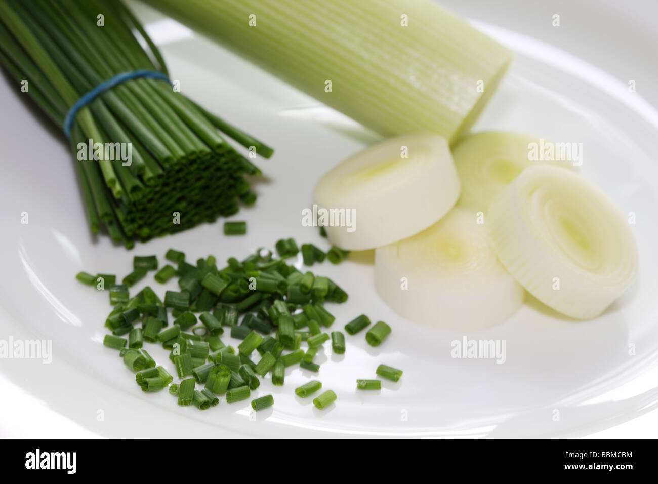 Chopped Chives with Sliced Leek Stock Photo - Alamy