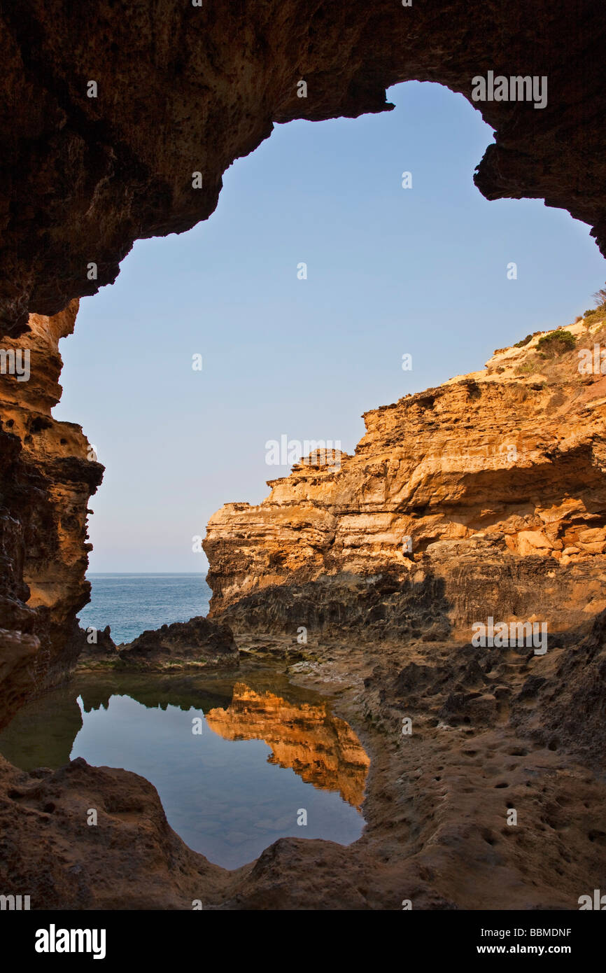Australia, Victoria. The Grotto, situated close to the Twelve Apostles ...