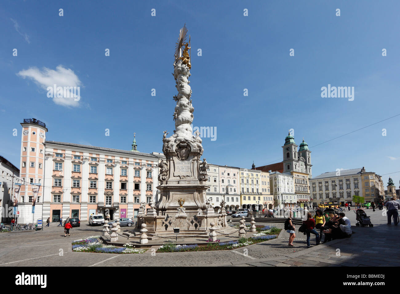 Holy Trinity column, main square, Old Town Hall and Old Dome, Linz ...