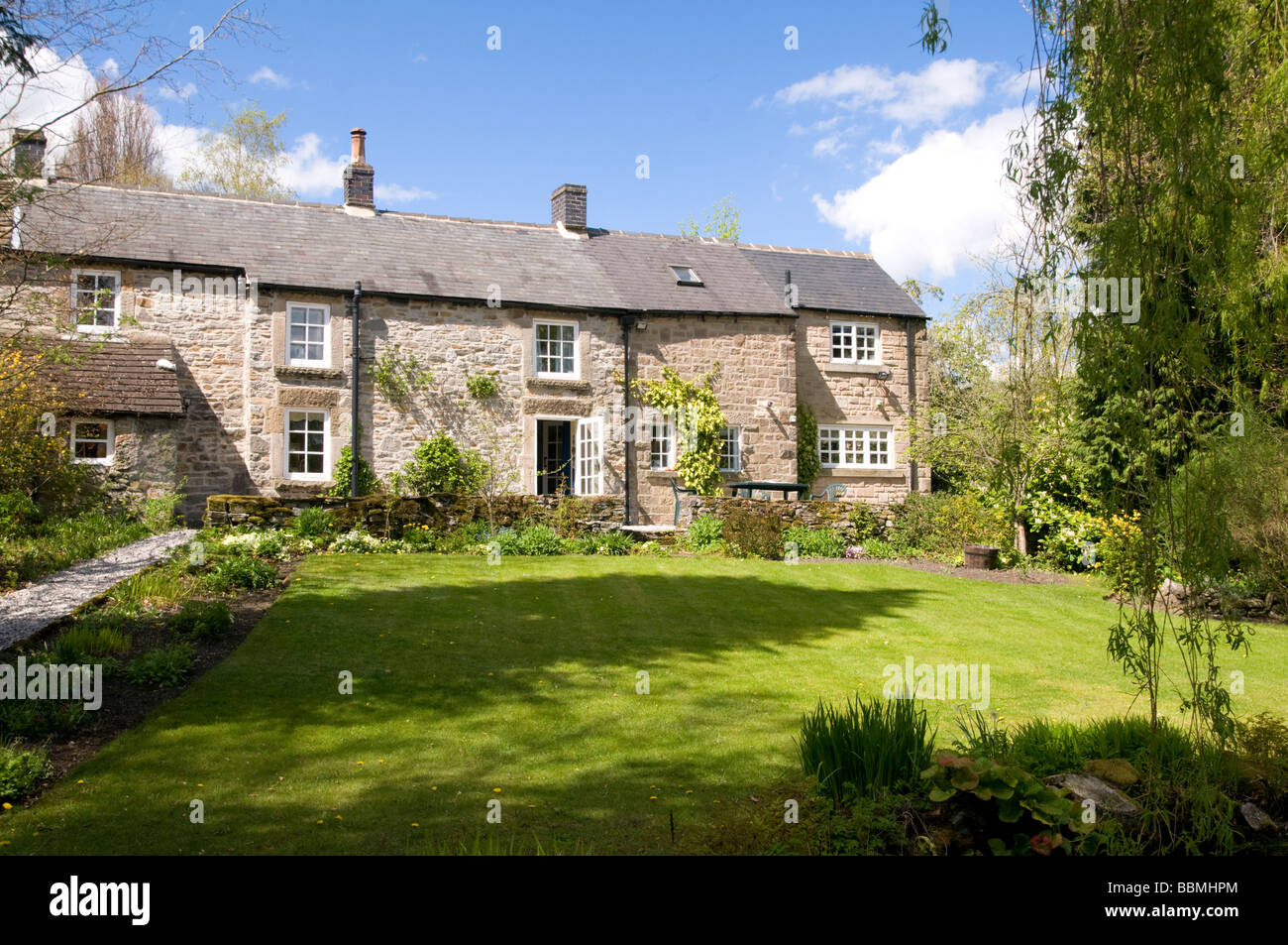 English stone cottages hi-res stock photography and images - Alamy