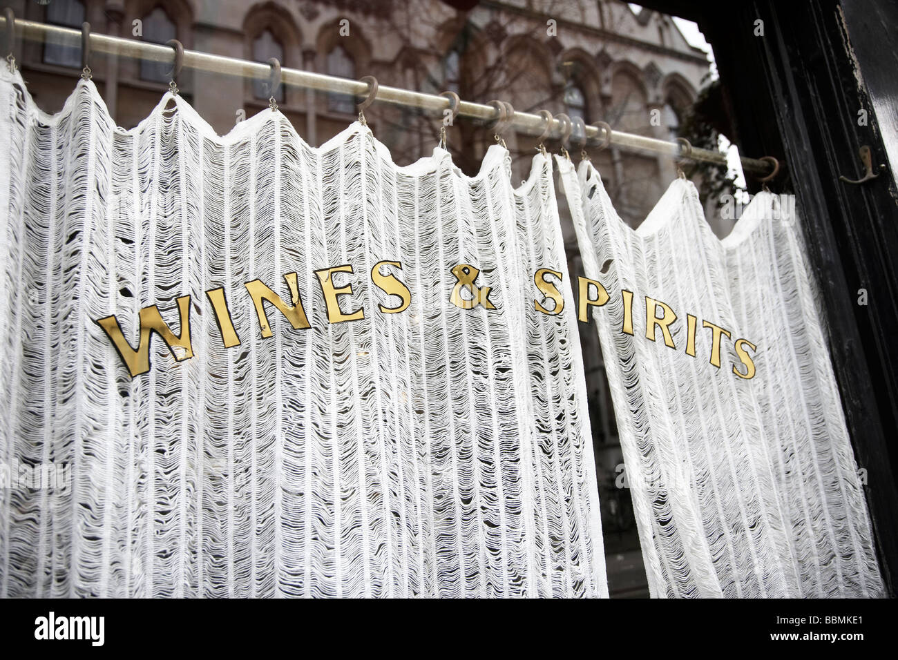 Wines and spirits sign hi-res stock photography and images - Alamy