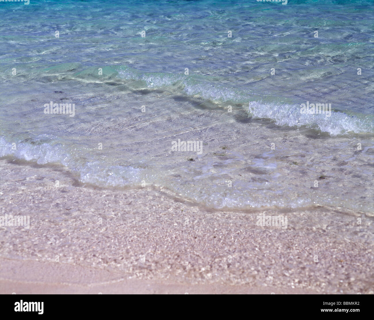 Close view seashore transparent waves hi-res stock photography and ...