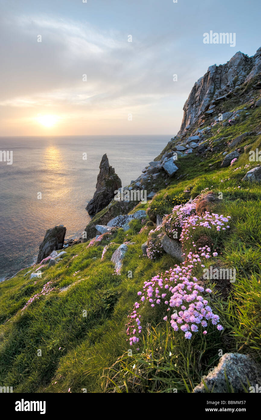 Cliff and sunset hi-res stock photography and images - Alamy